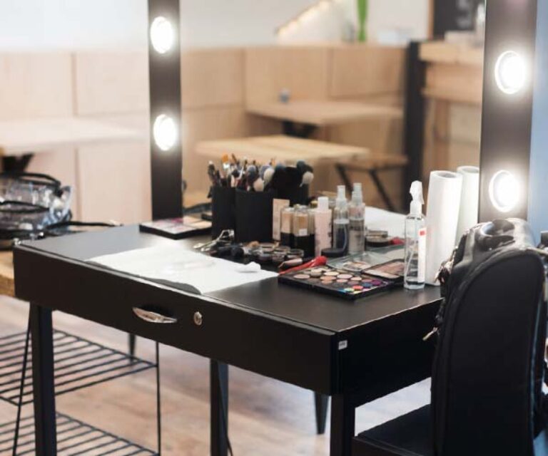 DIY Coiffeuse : Créez votre propre espace beauté moderne